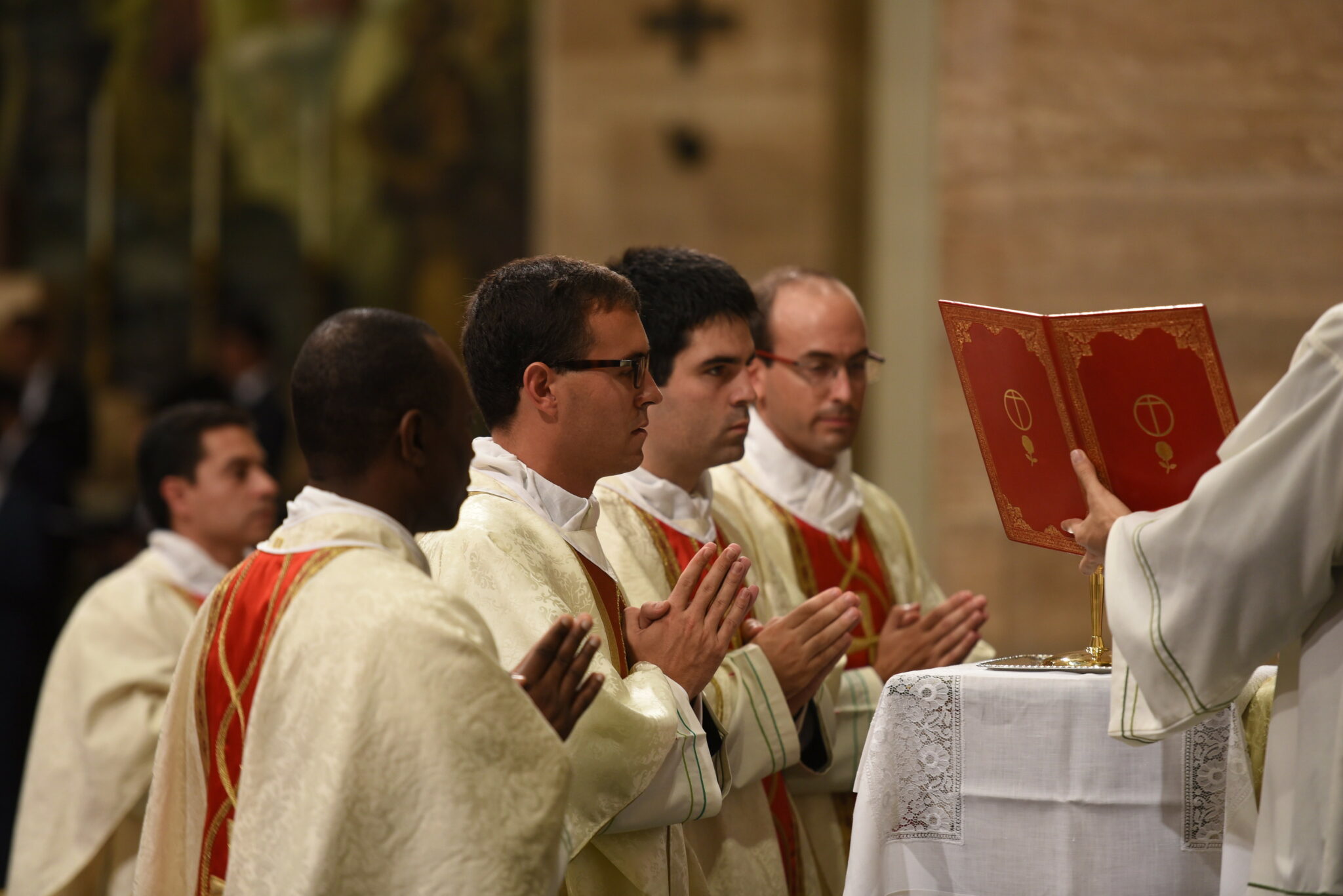 29 nuevos sacerdotes de la prelatura del Opus Dei – Ordenó el Cardenal ...
