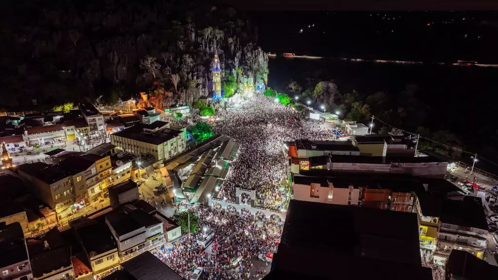 Más de 600 mil fieles participan de la Peregrinación del Buen Jesús de ...