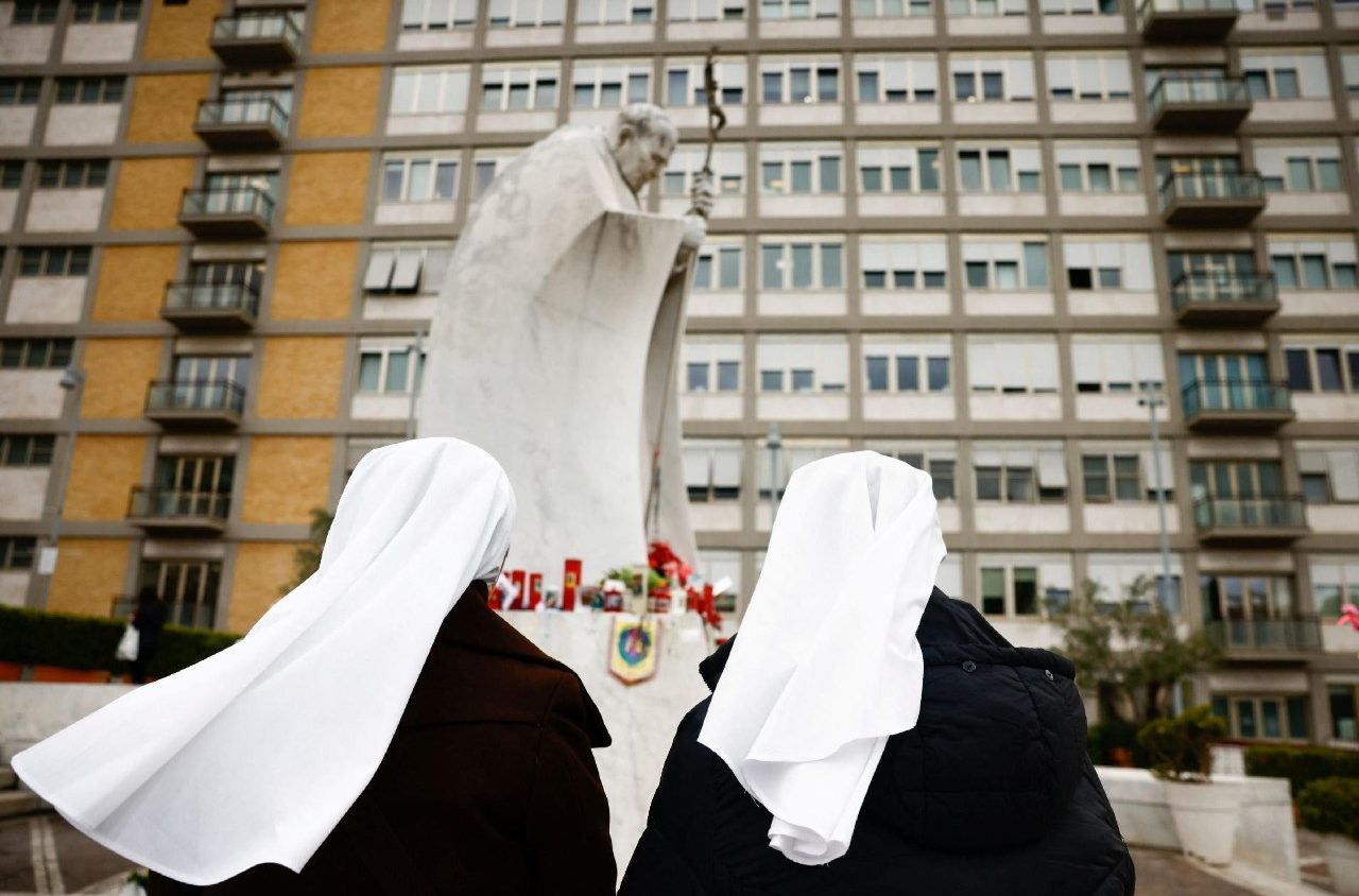 La sensación de que el Papa pronto sería dado de alta, se ha diluido un ...