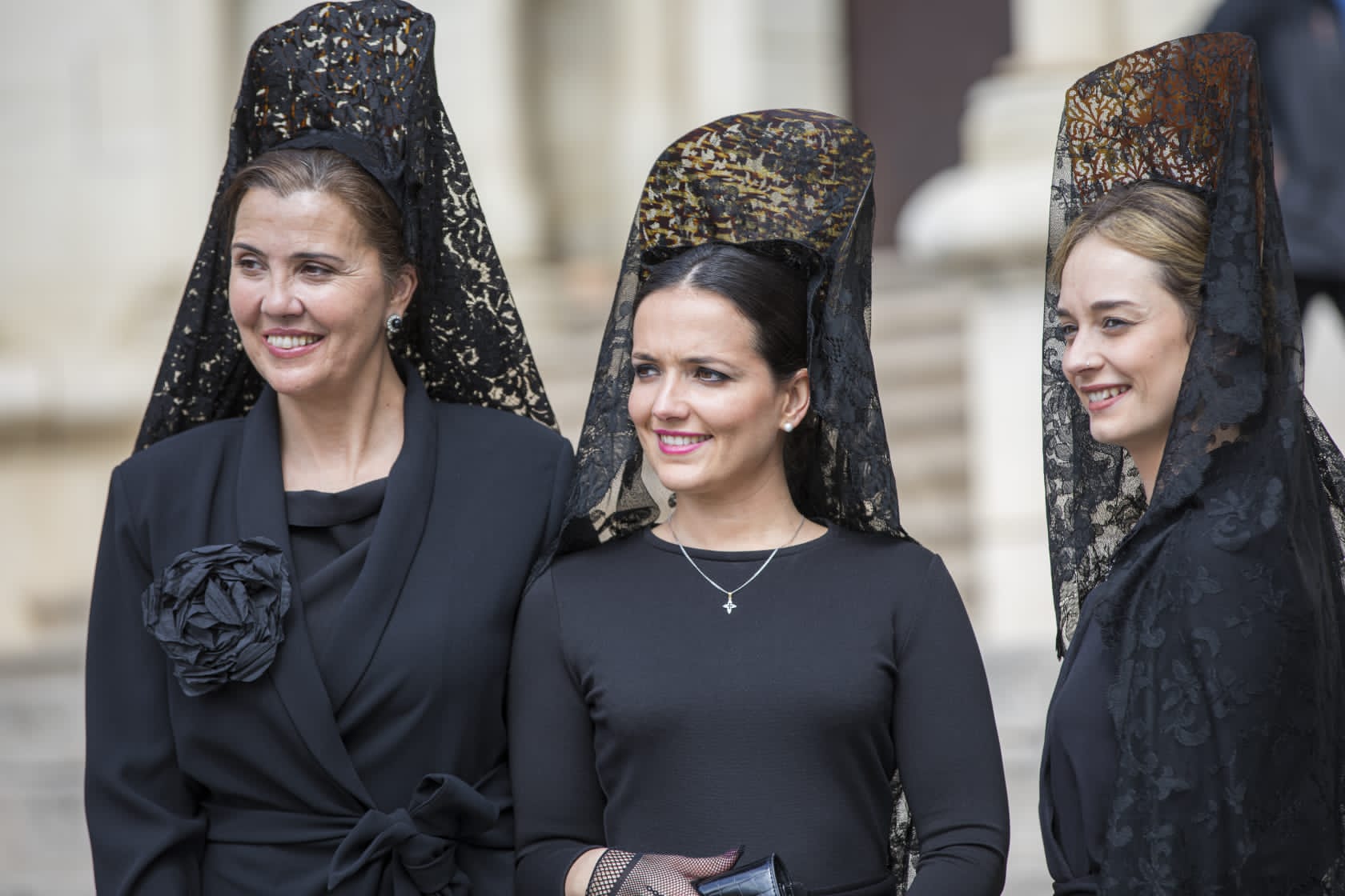 Semana Santa y la mantilla española, tradición y elegancia para ...