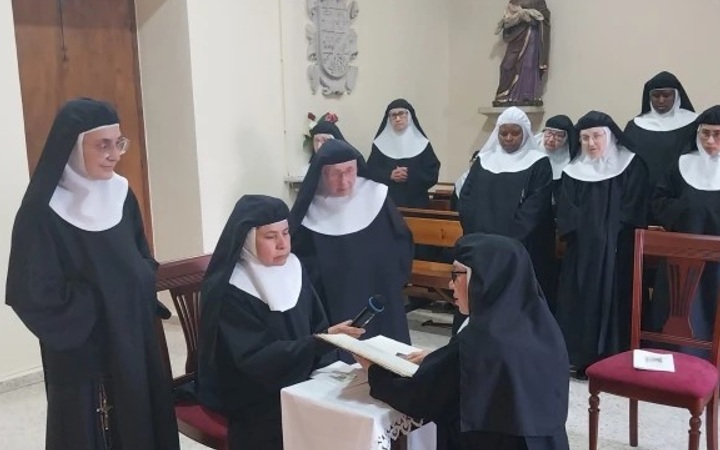 Viuda, mamá de 4 monjas y un padre, hace votos perpetuos | Gaudium ...