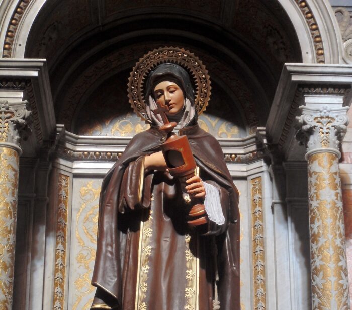 Santa Clara de Asís, formada por San Francisco, un día ella multiplicó ...