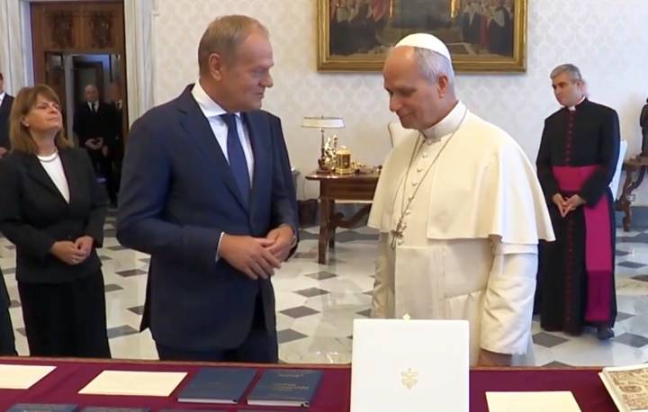 Presidente de Polonia besa tumba de Juan Pablo II, pero primer ministro ...